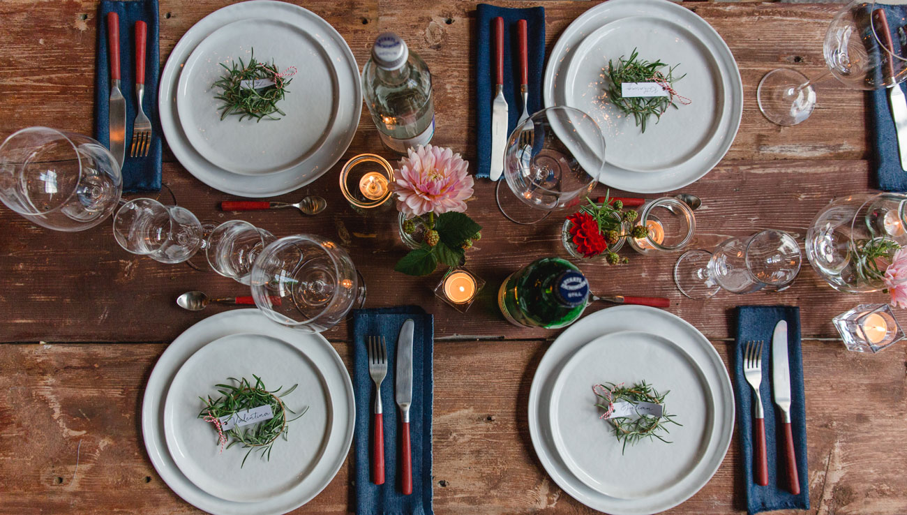 Schön gedeckte Tische und Gewinne, Gewinne, Gewinne. - HeldamHerd